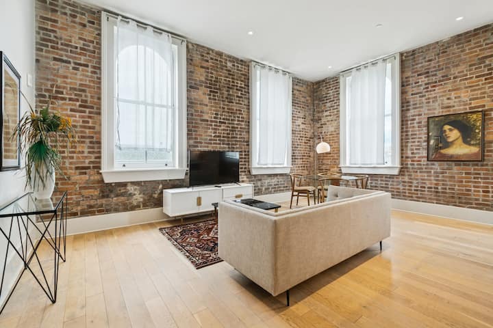 Modern 1br In Historic Schoolhouse | Gated Parking - Metairie, LA