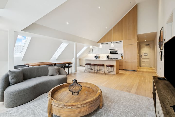 Spacious 2br Near French Quarter & Cbd | Gated Par - New Orleans, LA