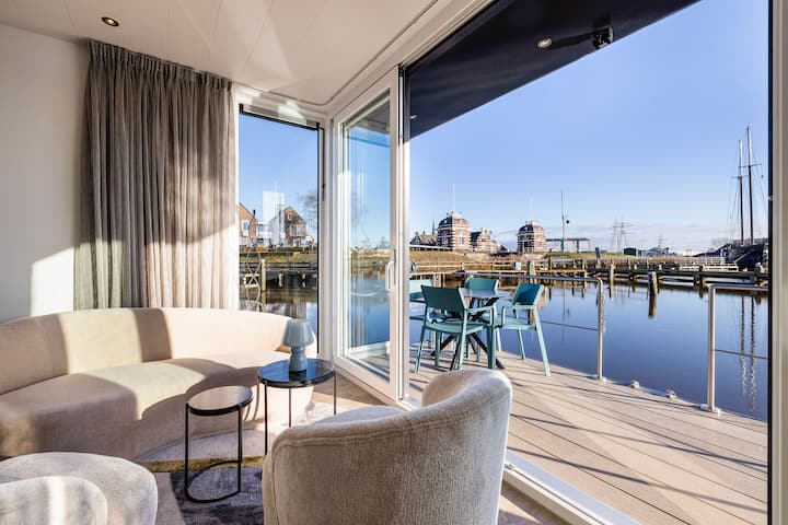 Houseboat Lemmer | Luxurious Stay On The Water - Lemmer