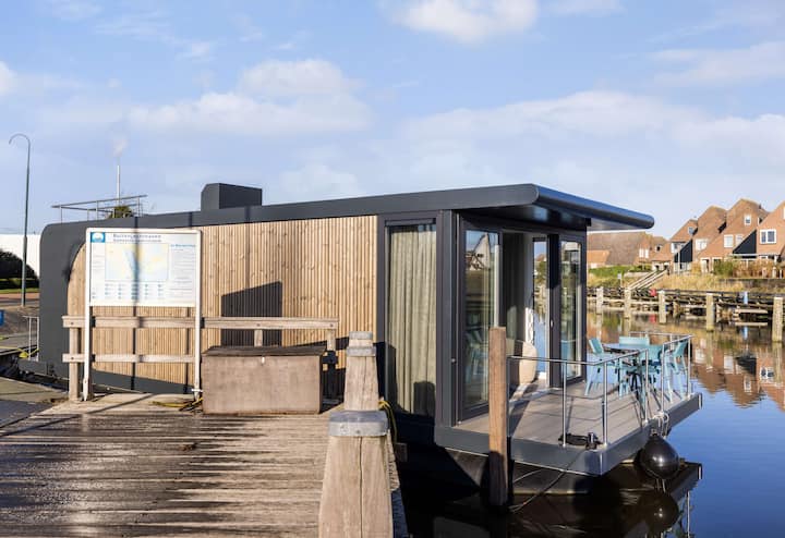 Houseboat Lemmer | Luxurious Stay On The Water - Lemmer