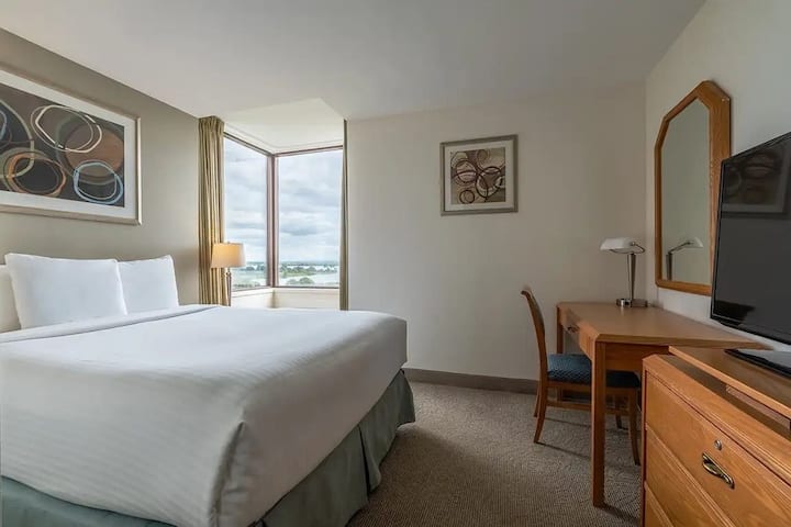 Queen Room - Cornwall