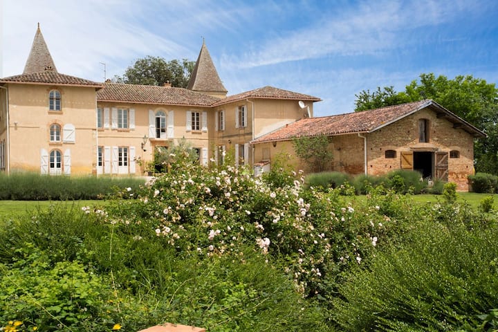 Château W/ Pool In Midi-pyrénées – Sleeps 12 - Gers