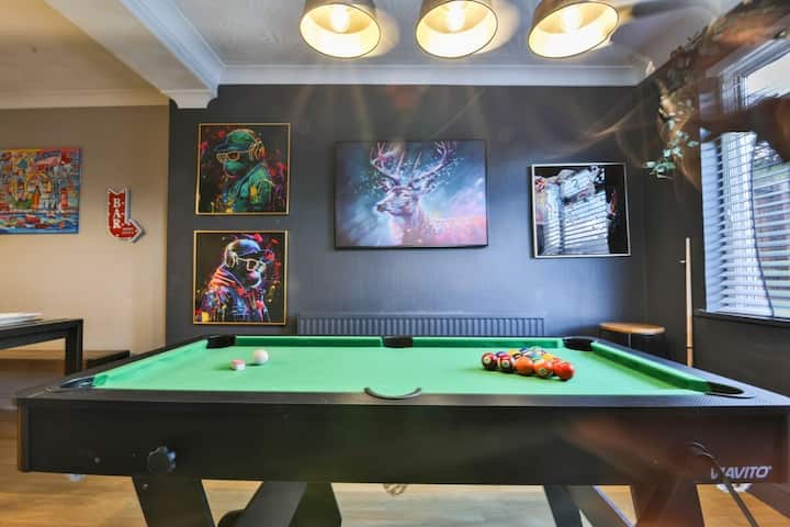 Spacious 3 Bed Home With Pool Table - Cardiff