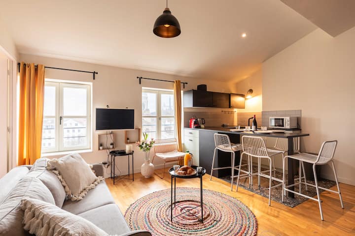 Apt With Mezzanine  2br/5p - Quartier Croix Rousse - リヨン