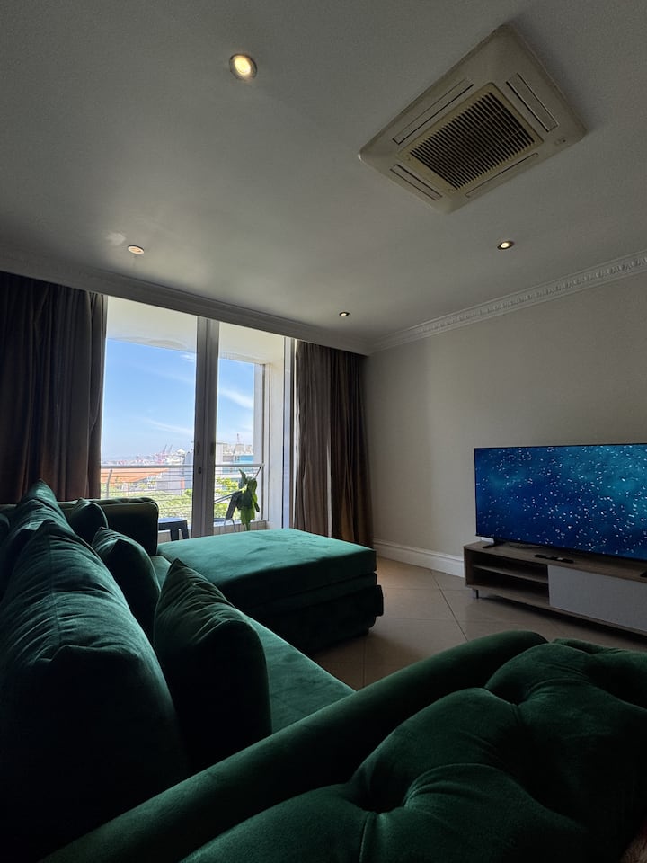 Stunning 2-sleeper Close To Cruise Terminal. - Durban