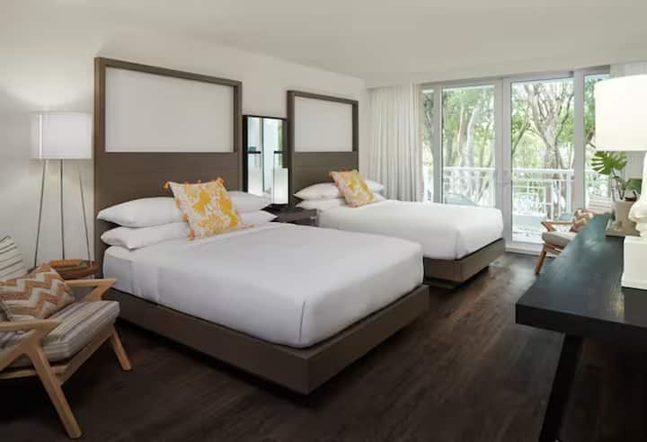 2 Spacious Resort Room Featuring 2 Queens And Lush - Key Largo