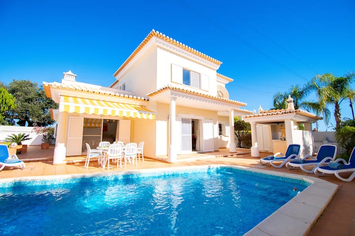 Stylish Villa | Pool, Hot Tub | Walk To Town - Faro District