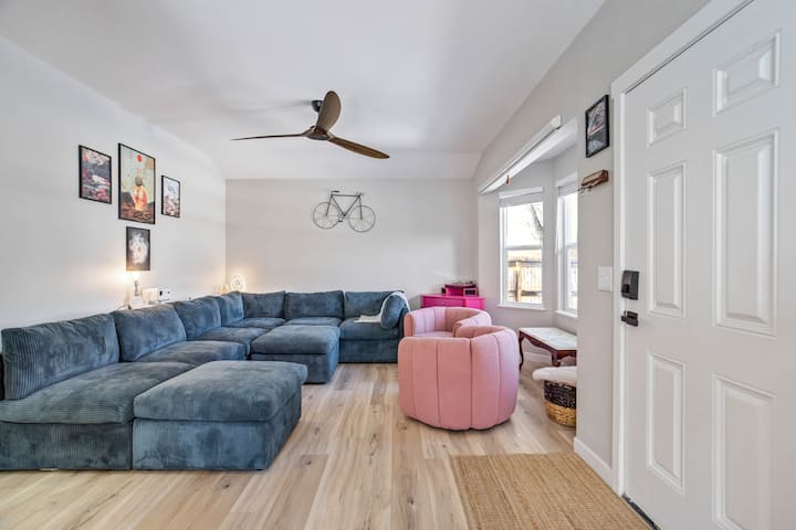 Cozy One-level Home | Projector+ps5+pet Friendly! - Colorado Springs