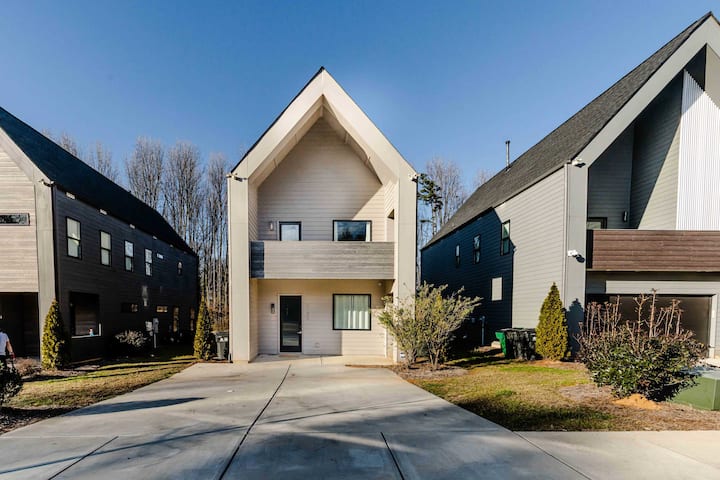 Family-friendly 4br W/ Bunk Beds & Outdoor Grill - Charlotte, NC
