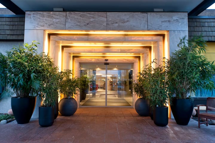 Standard Double | Wyndham Stuttgart | Pet Friendly - Stuttgart