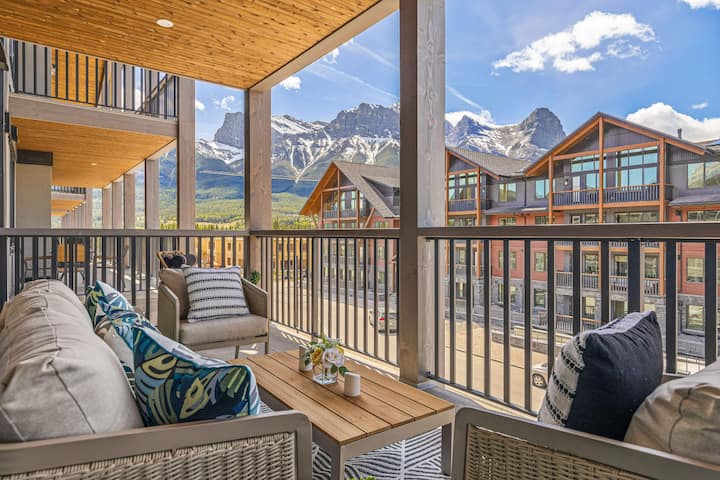 Mountain Majesty Estate [Hot Tub/panoramic Views] - Canada