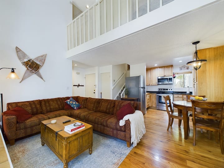 Indian Springs 2444: 2 Bedroom + Loft, Ski Access - Sun Valley, ID