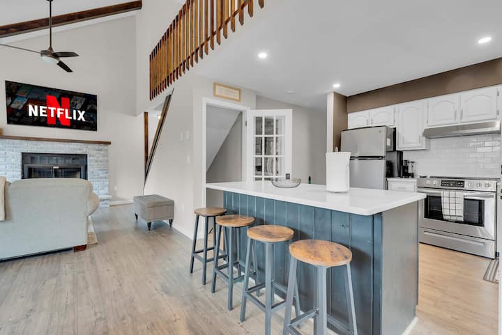 Calm Waters W/ Hot Tub, Game Room & Patio - Carbondale, PA