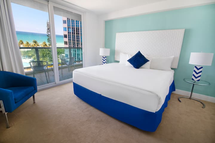 Walk From The White Sand! With Outdoor Pool! - Surfside, FL