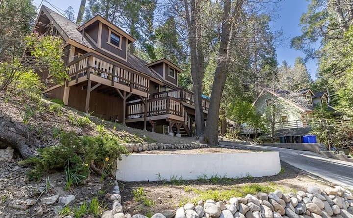 Cozy Crestline Cabin Near Lake Gregory - Crestline, CA