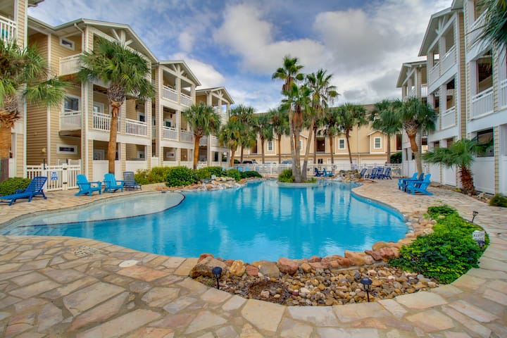 Walk To Beach & Dining: Corpus Christi Townhome - Corpus Christi, TX