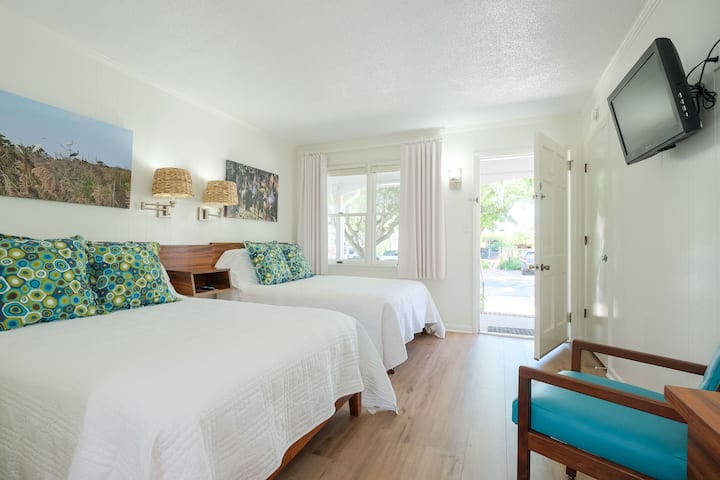 'Shady Oak' Bluff Shoal Motel - Room 3 - Ocracoke, NC