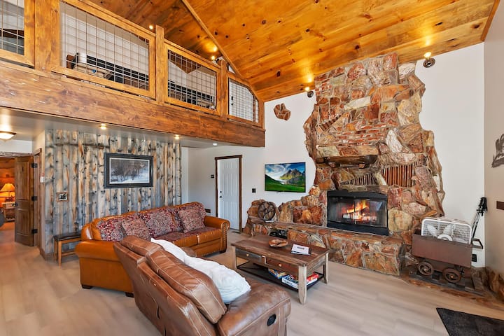 Views Of Bear Mtn! Hot Tub! Shuffleboard Table! - California