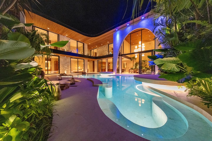 Luxury 6br Tropical Villa With Beach Club Pool - Australia