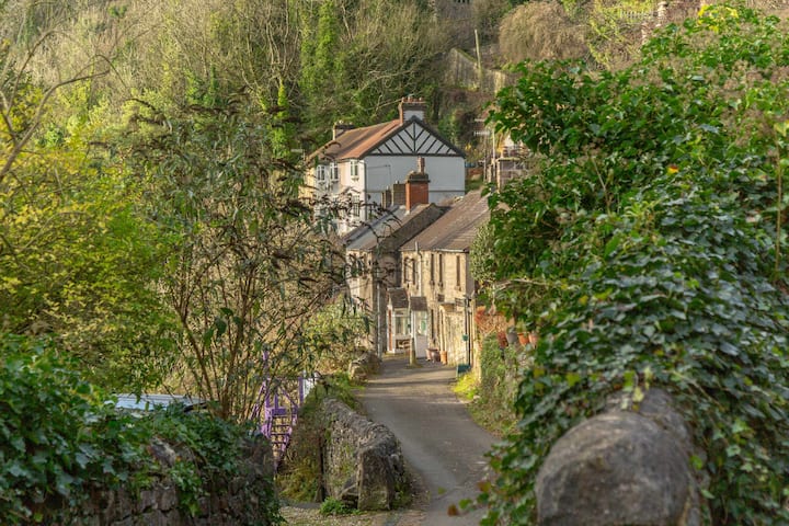 Cosy Matlock Cottage With Valley Views - Matlock