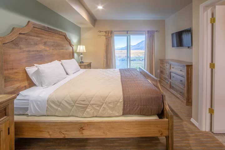 Year-round Sierra Escape W/ Outdoor Pool | 2 Units - Genoa, NV