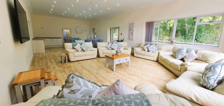 Group Getaway, Hot Tubs & Pool | Sleeps 18 Dorset - Dorset