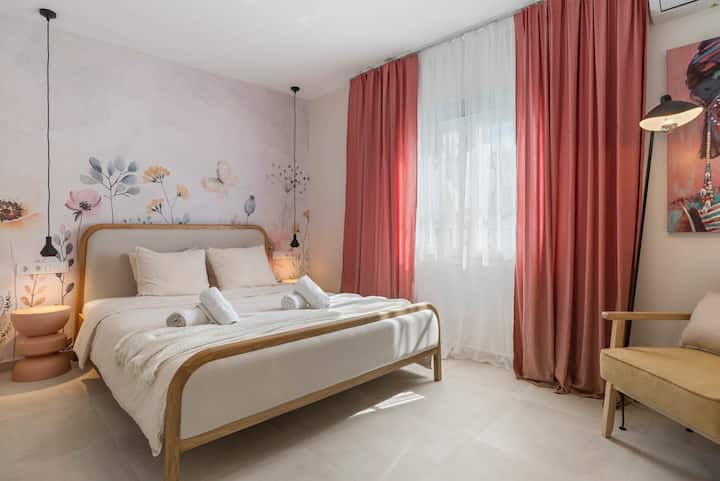 Joia da cidade antiga com terraço pela Costarentals - Apartamentos para ...