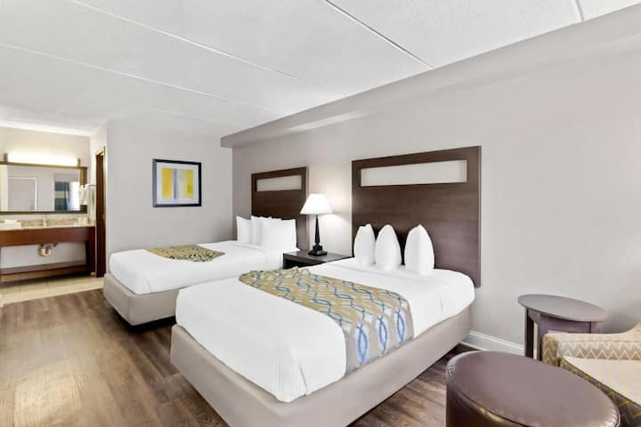 Convenient I-88 Access And Free Breakfast -2 Units - Naperville