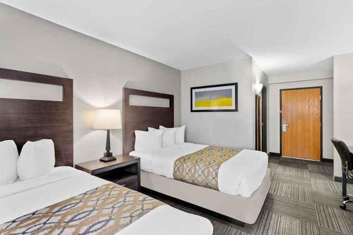 Comfort & Convenience! 2 Units W/ Free Breakfast! - Naperville, IL