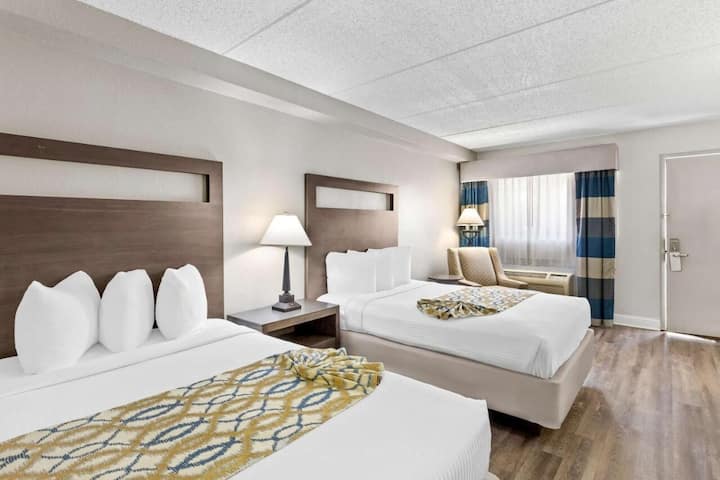 4 Units Near Highways & Downtown With Breakfast - Naperville, IL