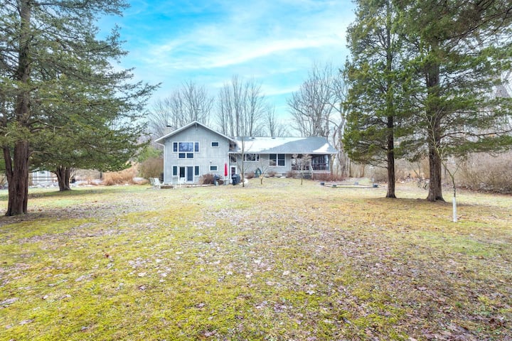 Private Hot Tub- Game Room- Secluded Home - South Haven, MI
