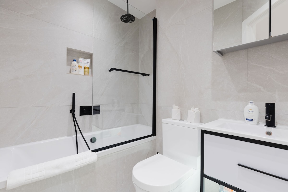 Sleek 2BD City Retreat in South West London - Flats for Rent in Greater ...