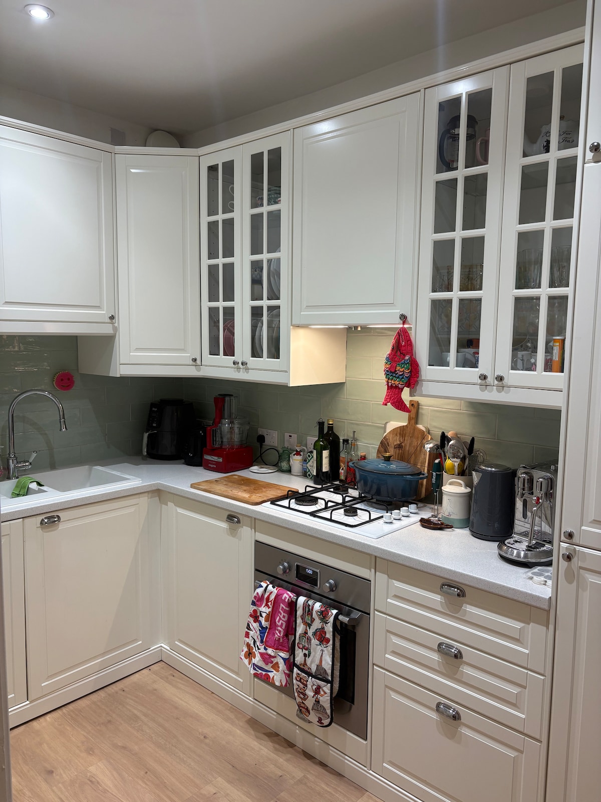 Elegant 1BD Retreat Outside Edinburgh City Centre - Flats for Rent in ...