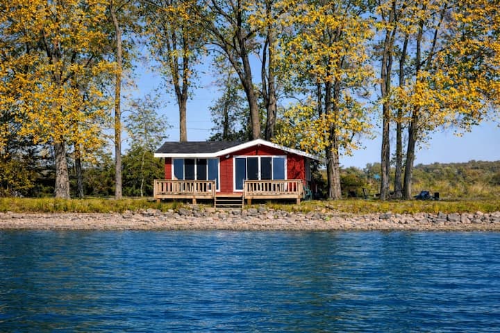 West Lake Waterfront Swimming - Free Pontoon Boat! - Sand Banks