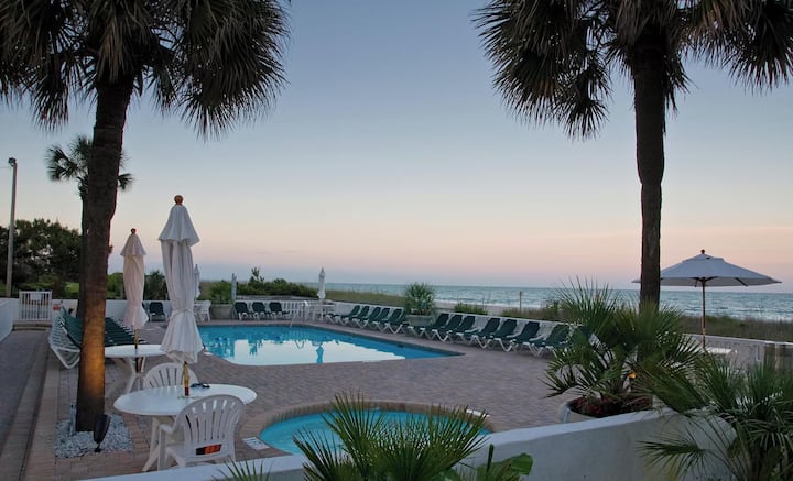 2 Beachfront Rooms W/ Pools On Myrtle Beach - Myrtle Beach, SC