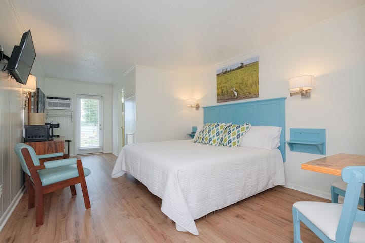 'Salt Marsh' Bluff Shoals Motel - Room 7 - Ocracoke, NC