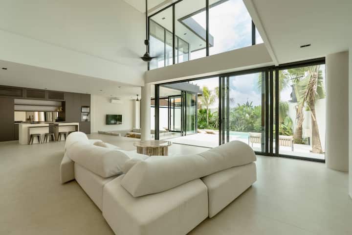 Lux 4br Indoor Living & Sunken Lounge In Seminyak - Seminyak