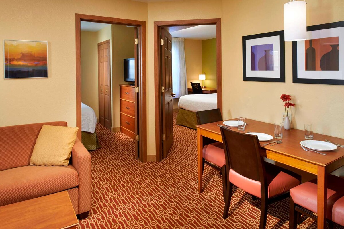 Pet-Friendly 2 Bedroom Suite Near Twelve Oaks Mall - Serviced ...