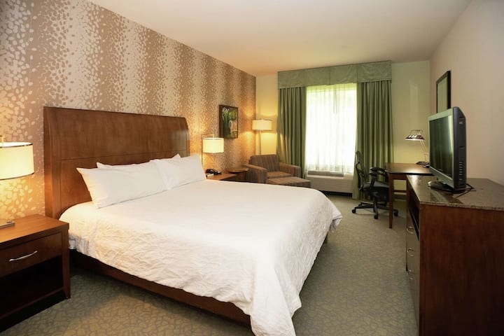Budget-friendly Room Near I-12 For Work Travel - Mandeville, LA