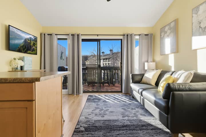 The Nook -Indoor Pool, Lakeside Pool, & Top Floor! - Sunrise Beach, MO