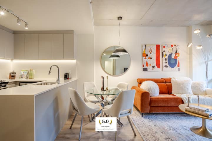 Luxury Stay In Old Port | Pool, Gym & Parking - Brossard