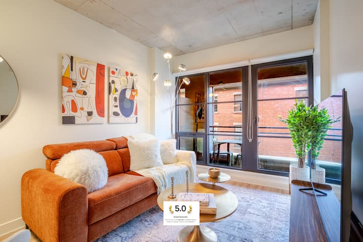 Urban Comfort Condo|rooftop Pool & Parking - Brossard
