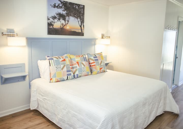 'Sunset Suite' Bluff Shoals Motel - Room 4 - Ocracoke, NC