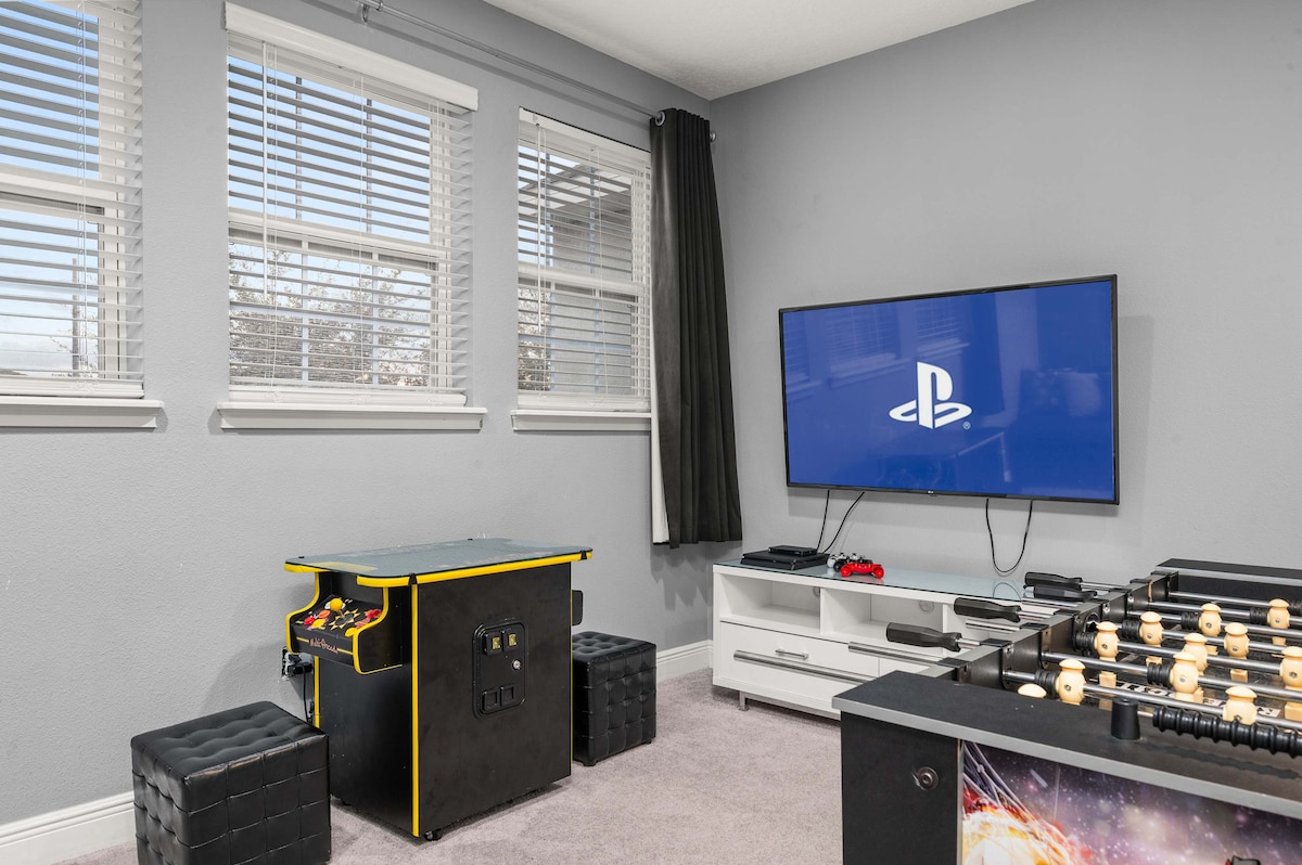 Private Heated Pool! Game room, 6MI to Disney - Houses for Rent in ...