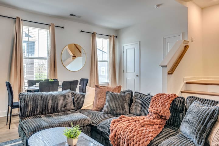 5br Townhouse | King Bed | Garage | Northlake - Charlotte, NC