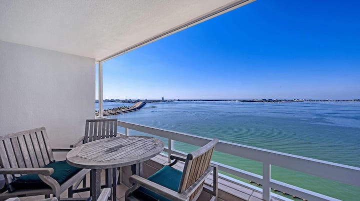 Georgeous Waterfront Condo The View W/ Bay Views - Sarasota, FL