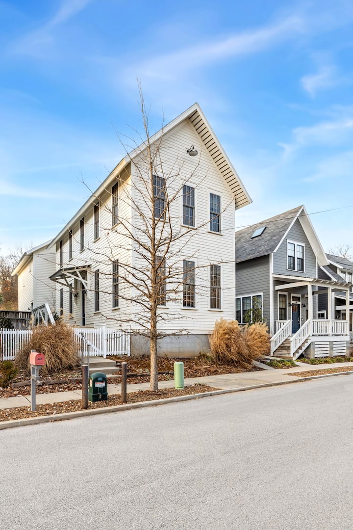 South Street Cottages Retreat - Fayetteville, AR