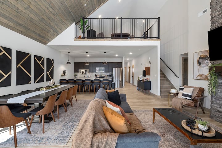 Nxt To Indoor/outdoor Pool! All Ensuite! Pooltable - Branson, MO