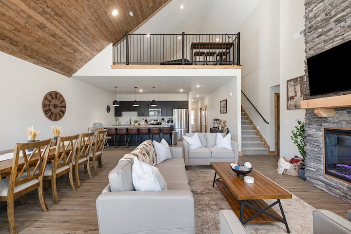 Nxt To Indoor/outdoor Pools-pooltable-all Ensuites - Branson, MO