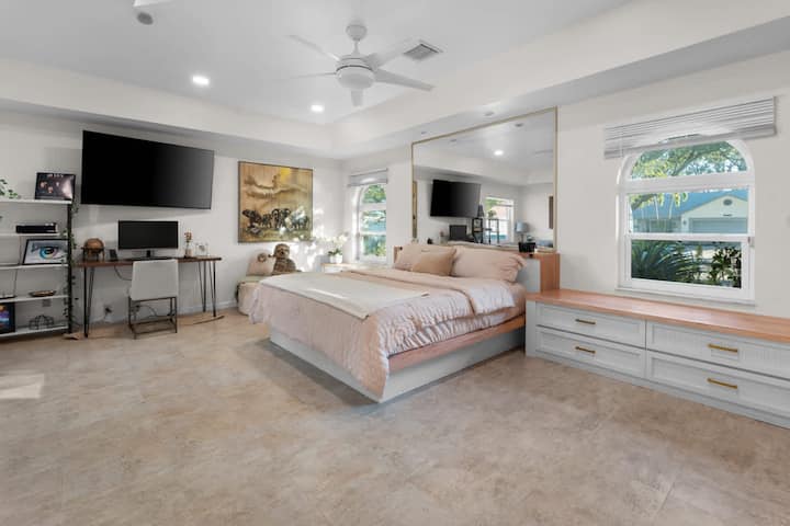 Plantation Pool Home + Hot Tub | Sleeps 10 - Plantation, FL